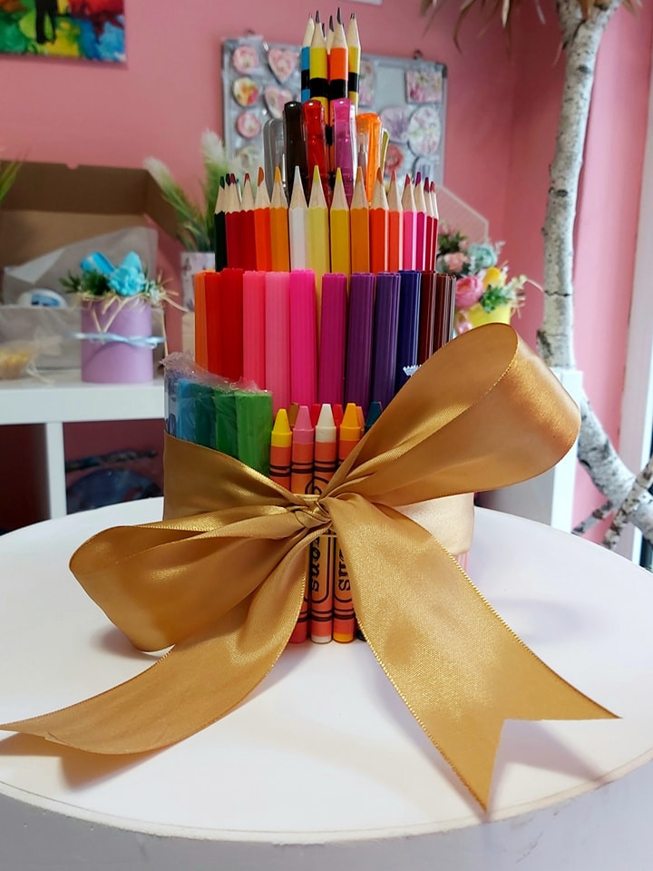 Торта с ученически пособия - Handmasters.bg