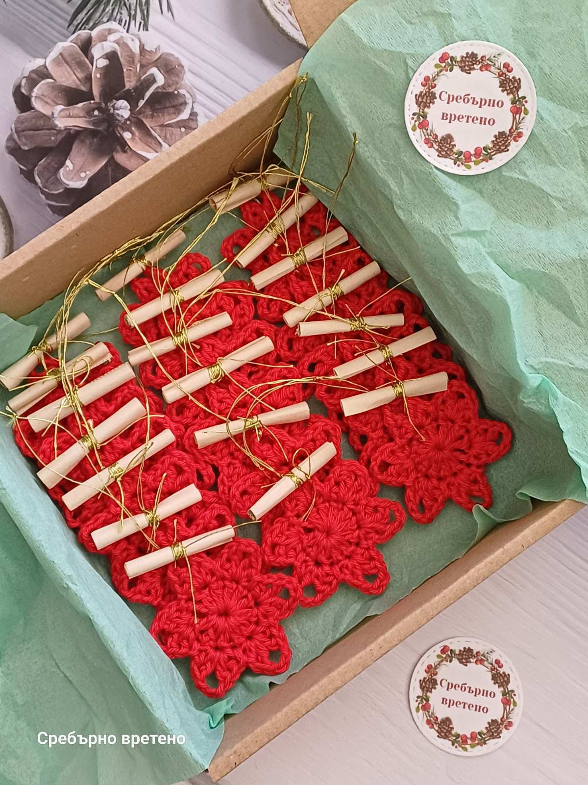 10 Коледни късметчета със стари думички Ръчно плетени коледни звезди ...